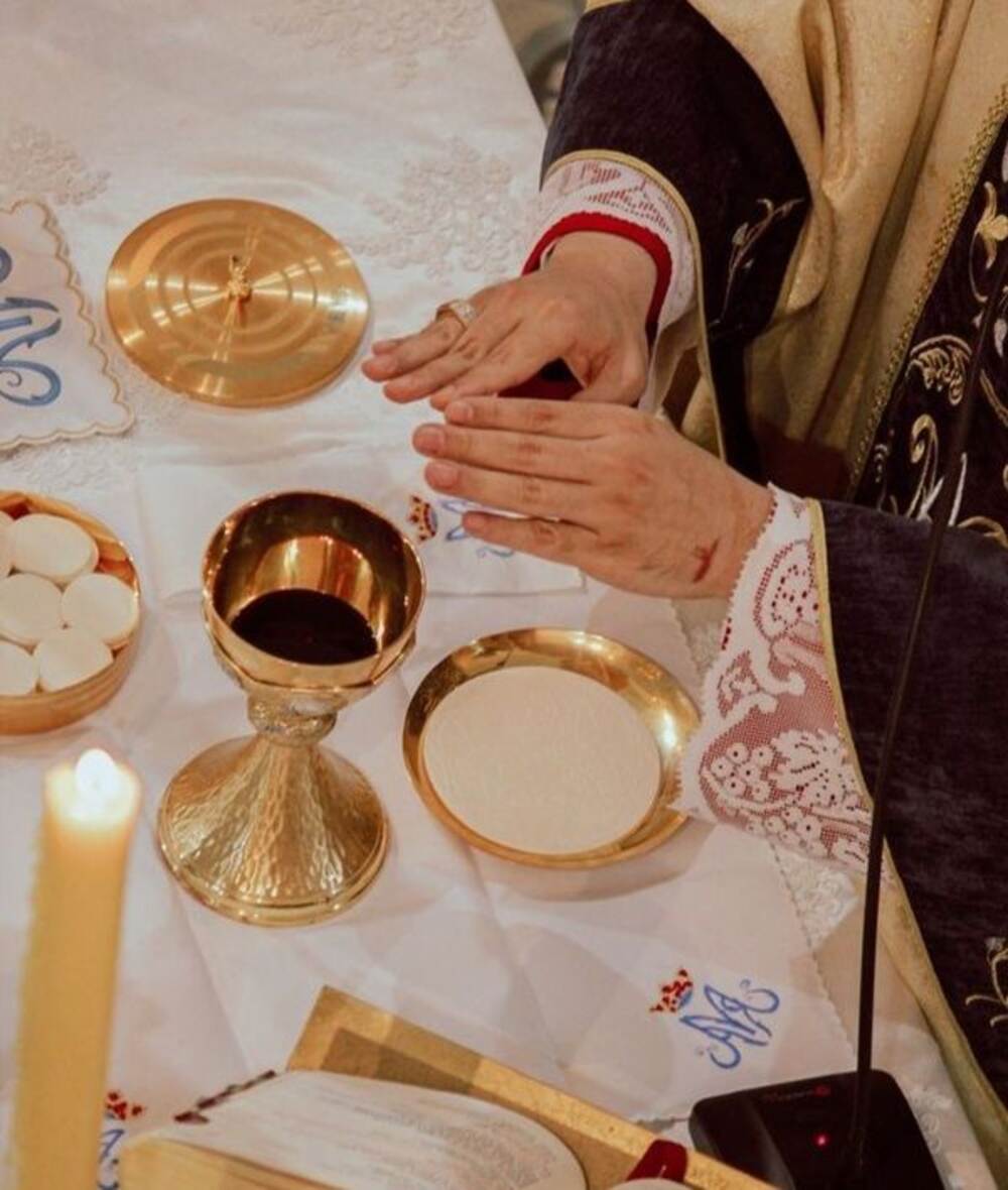 Liturgy of the Eucharist: The Heart of the Holy Mass - Catholic Mass Times