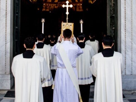 How Do the Introductory Rites of the Holy Mass Prepare Us?